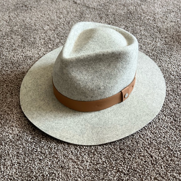 Kooringal | Accessories | Elegant Gray Fedora Hat With Brown Band ...